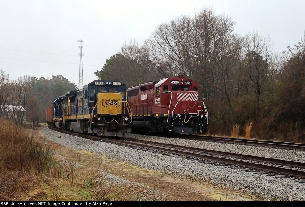 CSX GP40-2 6092 and GP40 HLCX 4225
